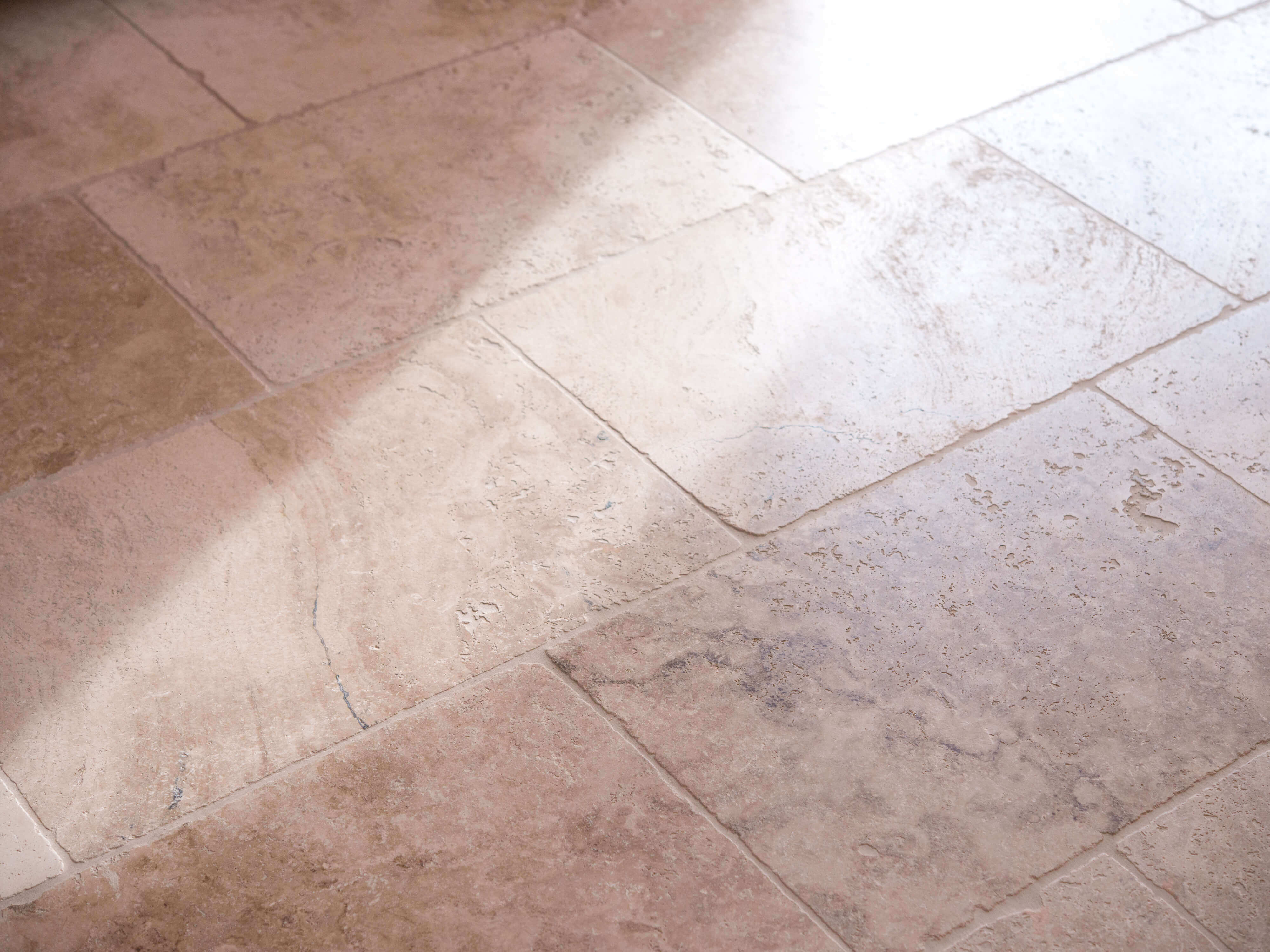 Carrelage Rustic, en travertin vieilli | stonenaturelle